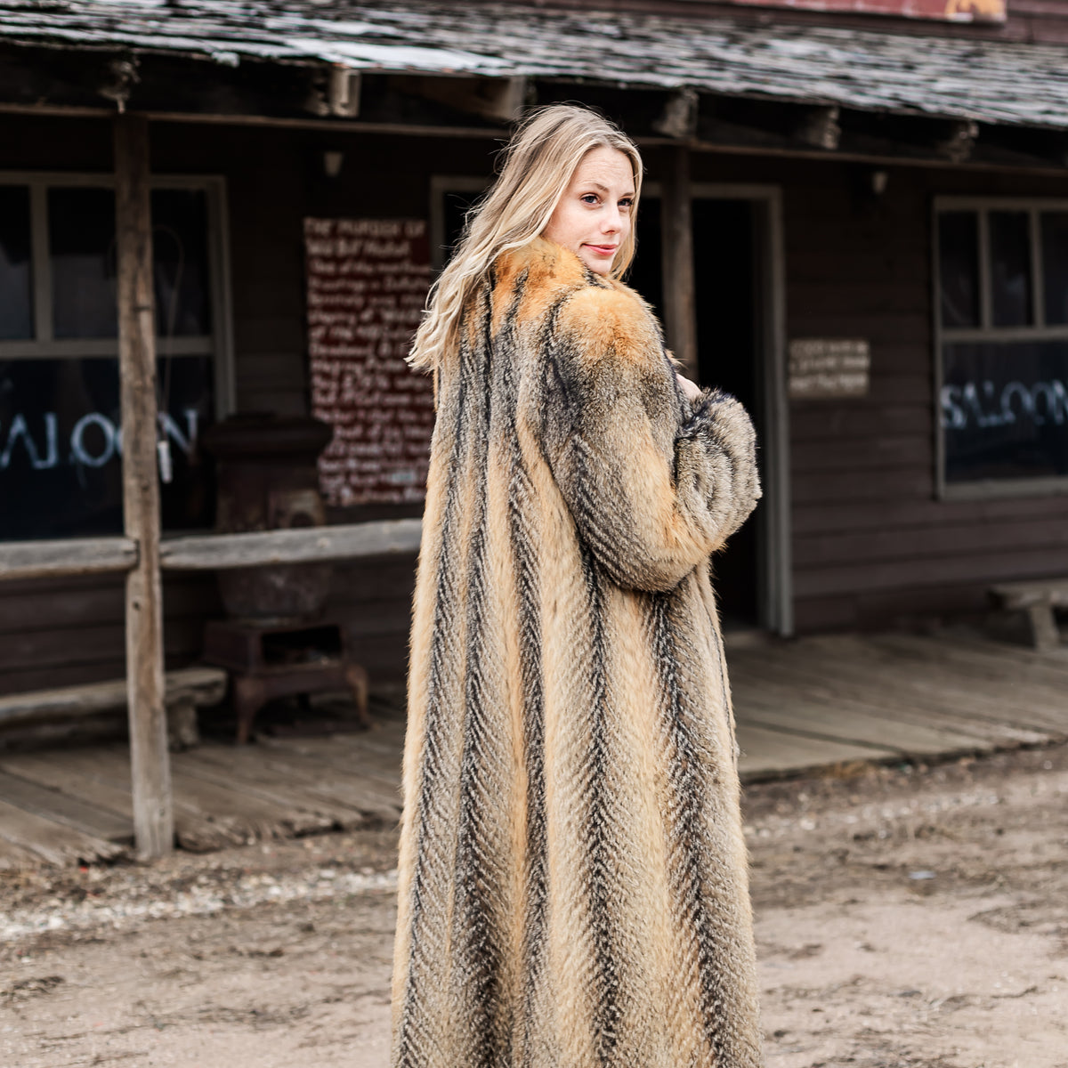Sz M Genuine American Cross Fox Coat – Dakota Darling