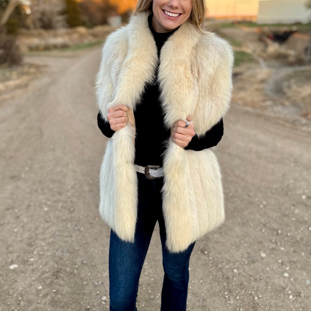 Sz XL Genuine Fox Vest – Dakota Darling